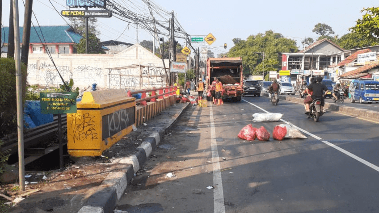 Operasi Bersih Unit Pelaksana Teknis Pengelolaan Sampah Wilayah V Parung | Dinas Lingkungan ...